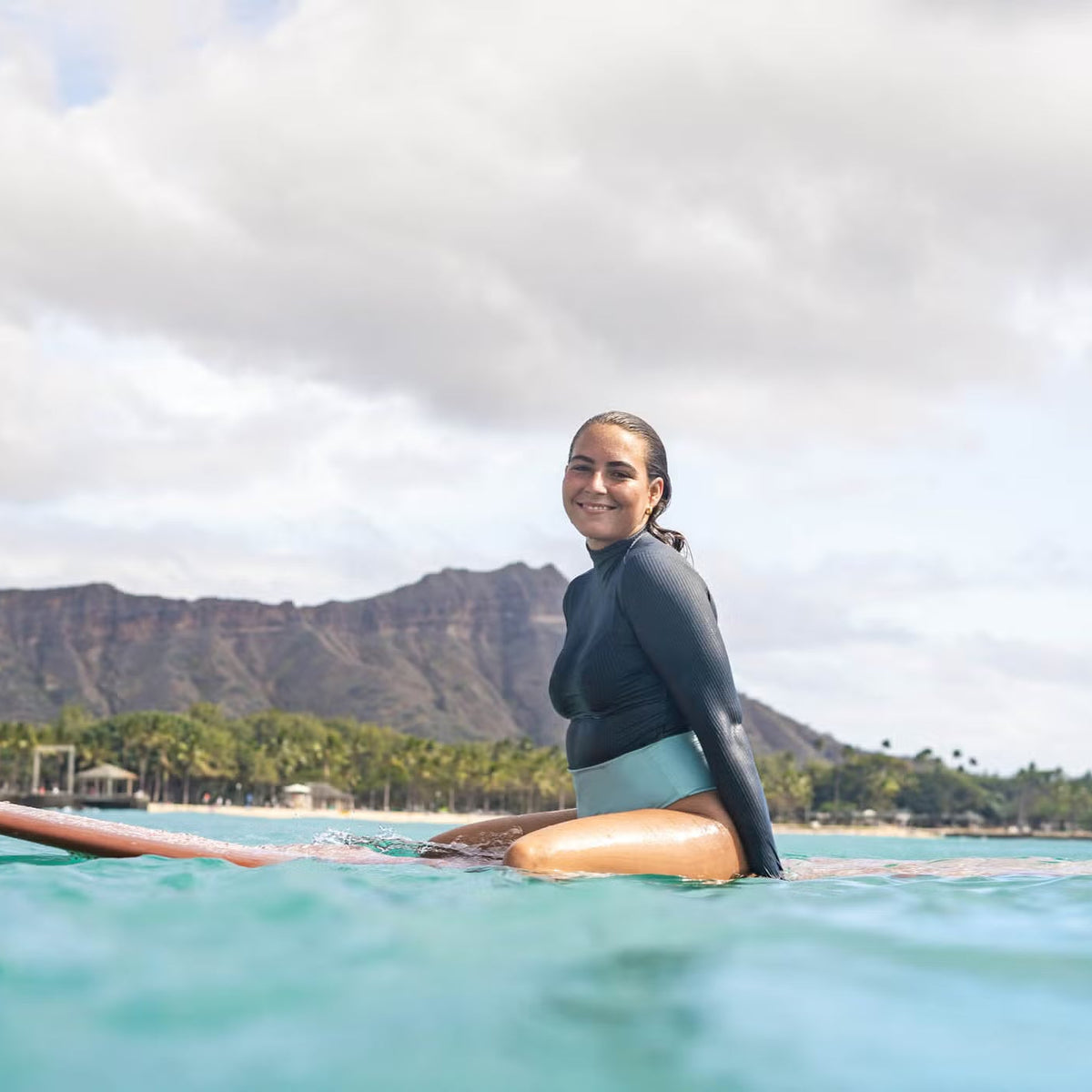Surfer girl style 2026 | The beachwear and surfwear trend of the summer ...